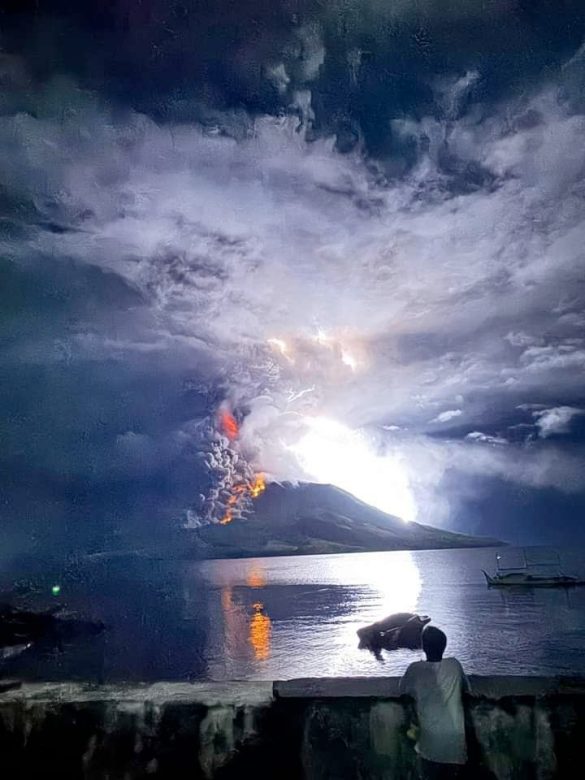 Volcán Ruang. Así fue la erupción en Indonesia |VIDEOS